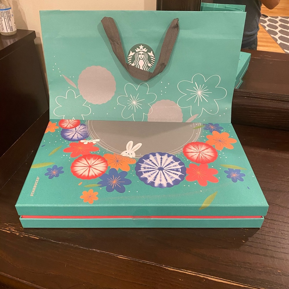 Starbucks Box And Shopping Bag From Taiwan - Gem
